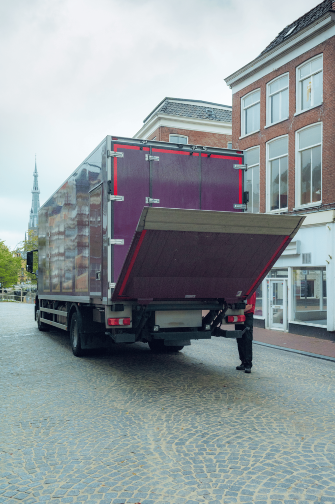 Chargement facile : nos conseils pour la location d'un camion hayon ...